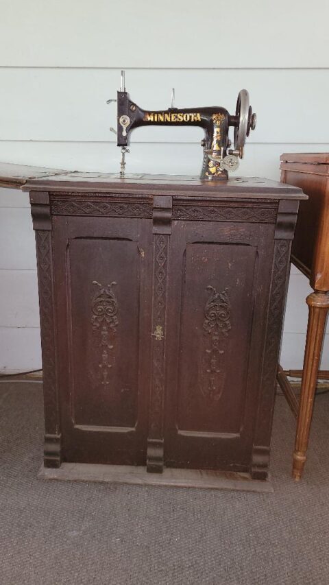 Minnesota Sewing Machine - River Market Antiques